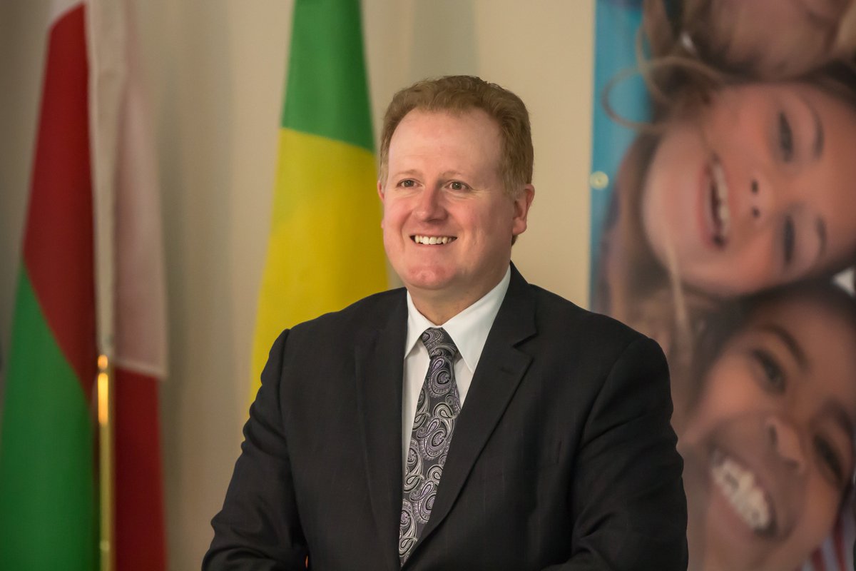 Biographie du Ministre de l’Éducation et du Développement de la petite ...